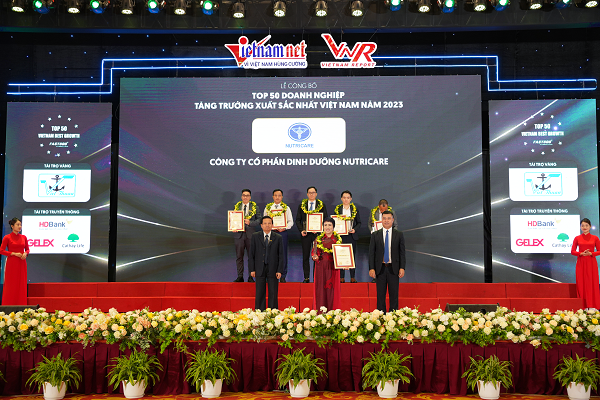 Nutricare được vinh danh Top 50 Doanh nghiệp tăng trưởng xuất sắc nhất Việt Nam 2023